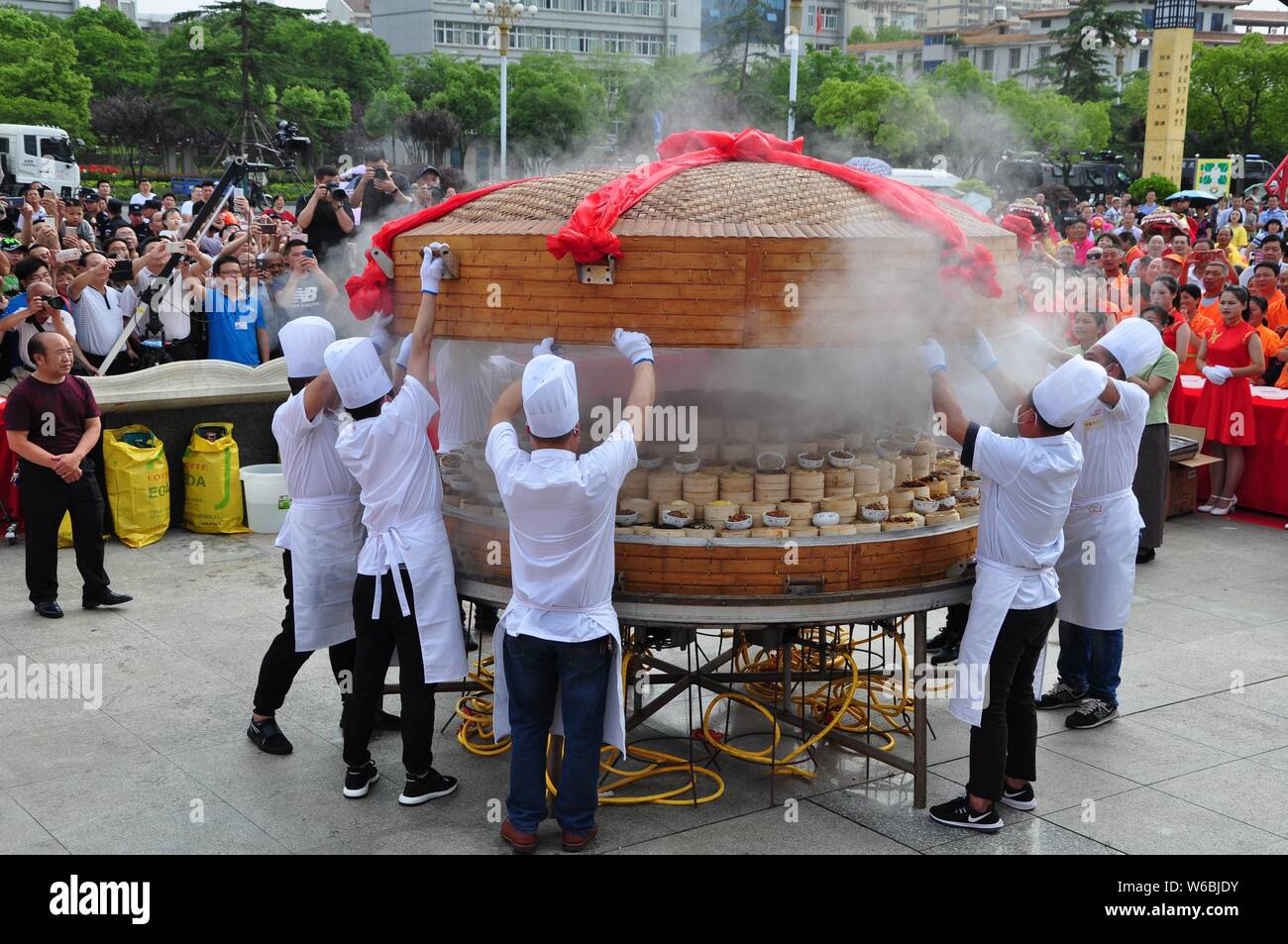 Chinese chefs heat 1,098 steamed dishes in a giant food steamer to ...