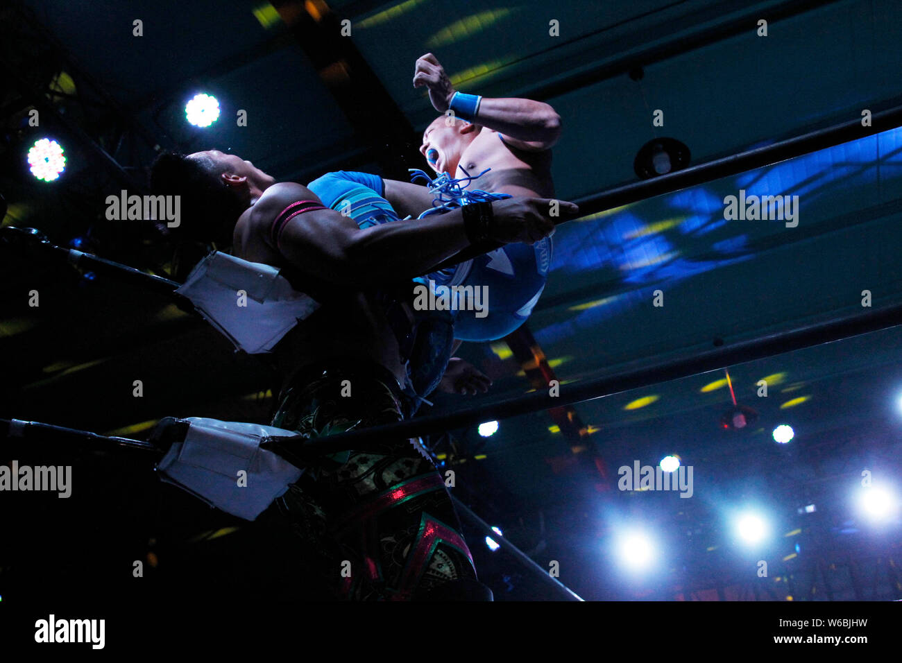 Chinese wrestlers hi-res stock photography and images - Alamy