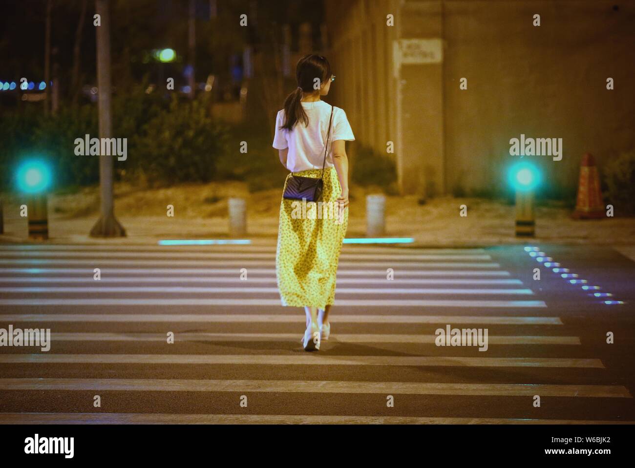 Smart pedestrian crossing hi-res stock photography and images - Alamy