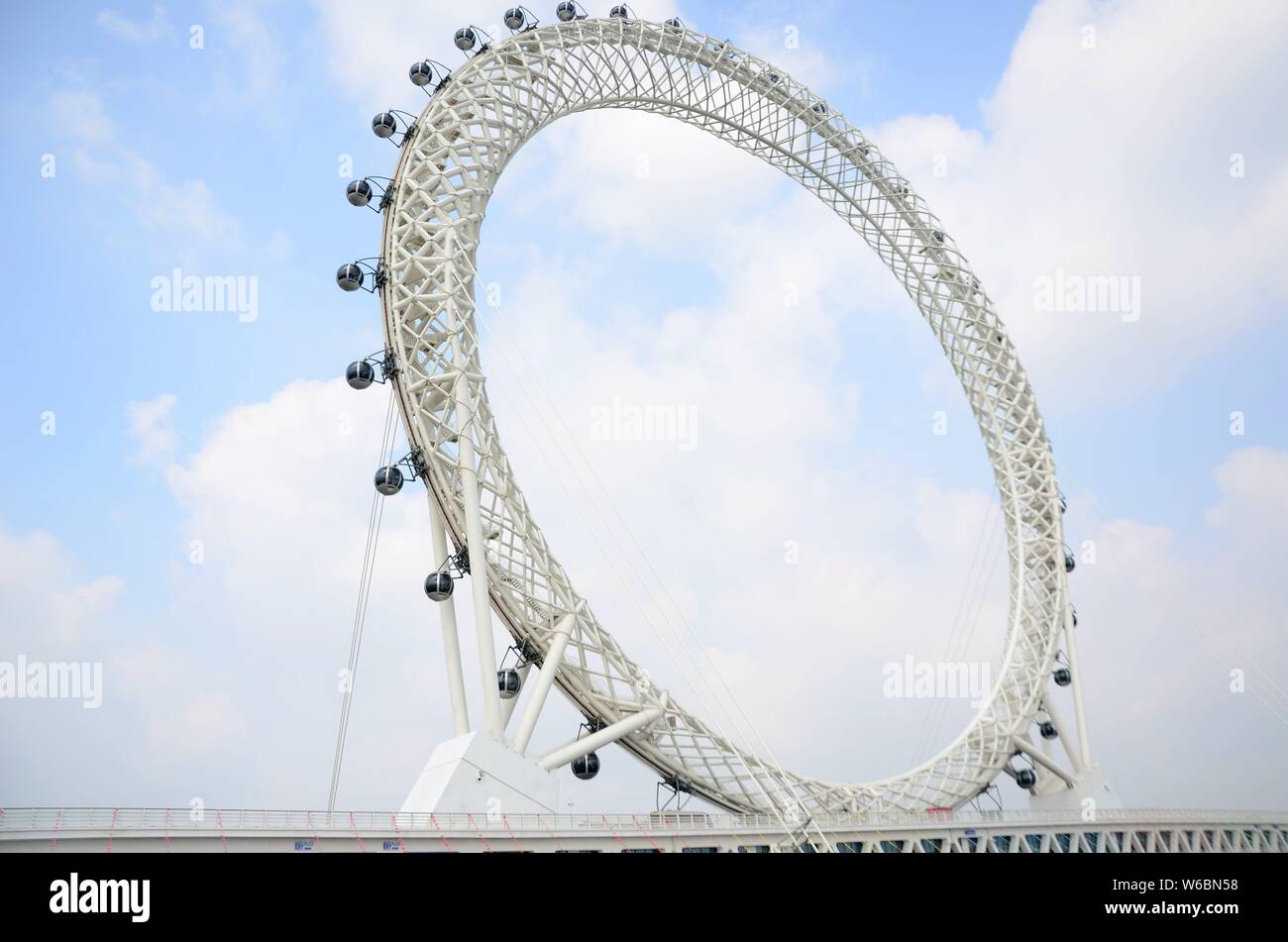 A view of Bailang River Bridge Ferris Wheel, the world's largest ...