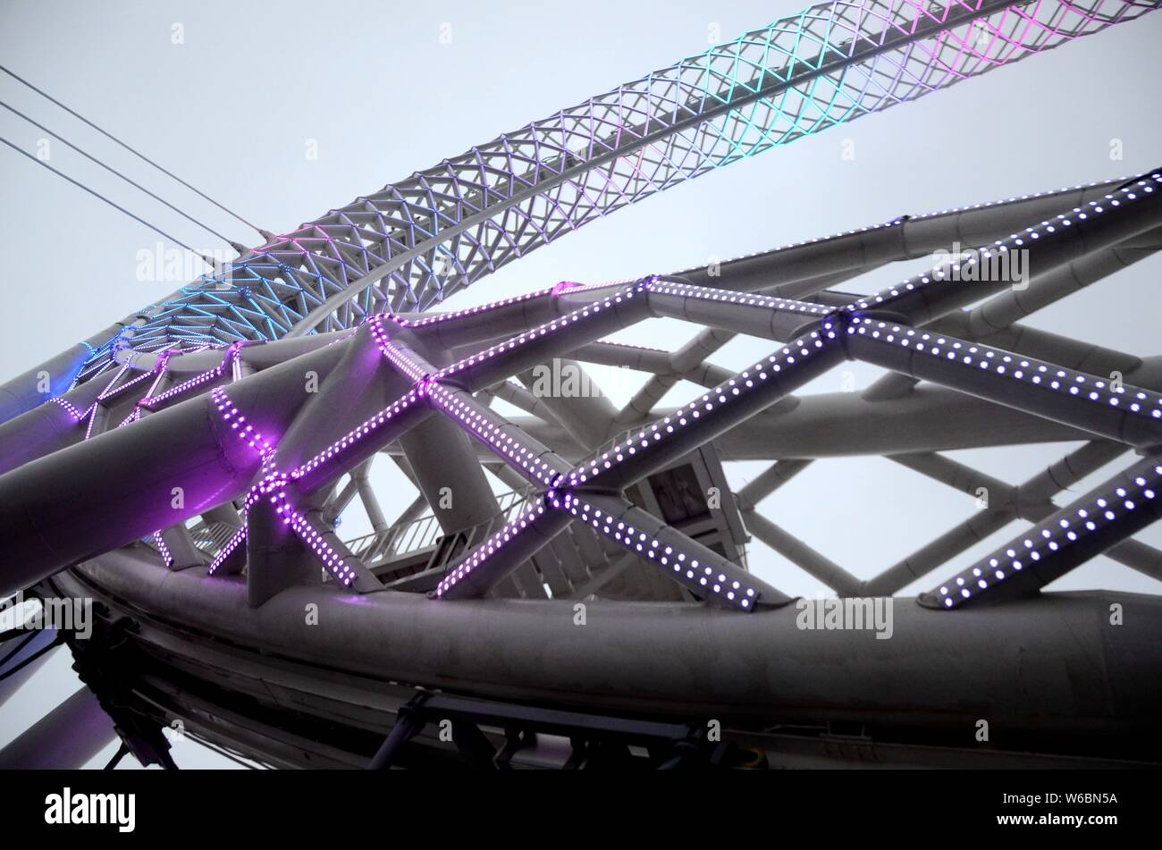 Night view of the Bailang River Bridge Ferris Wheel, the world's ...