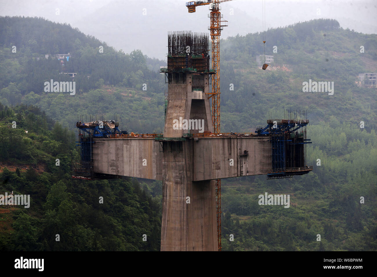 The Apengjiang Railway Bridge on the Qianjiang-Zhangjiajie-Changde ...