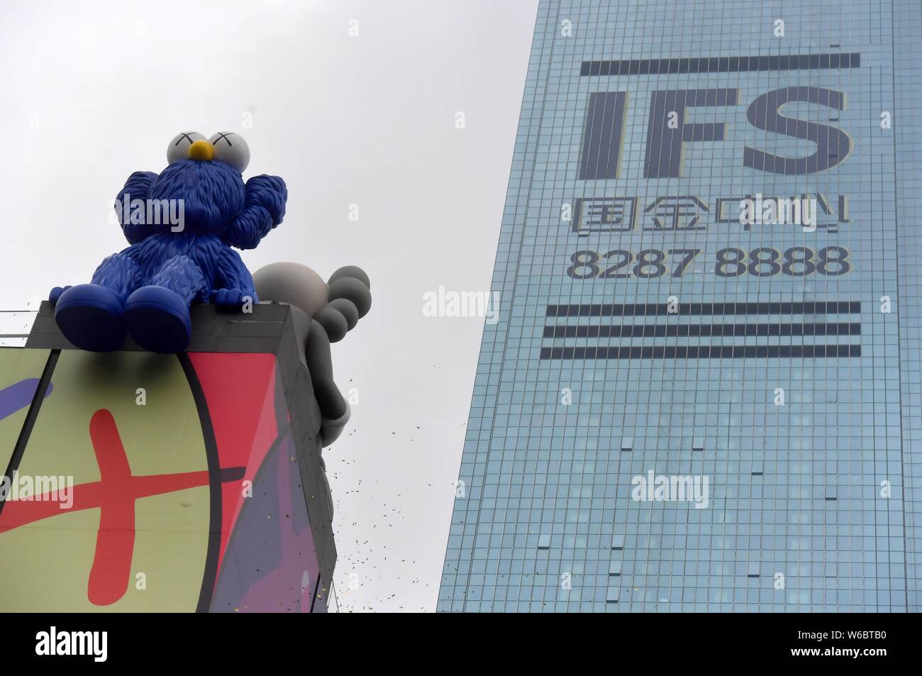 Finance square hi-res stock photography and images - Alamy