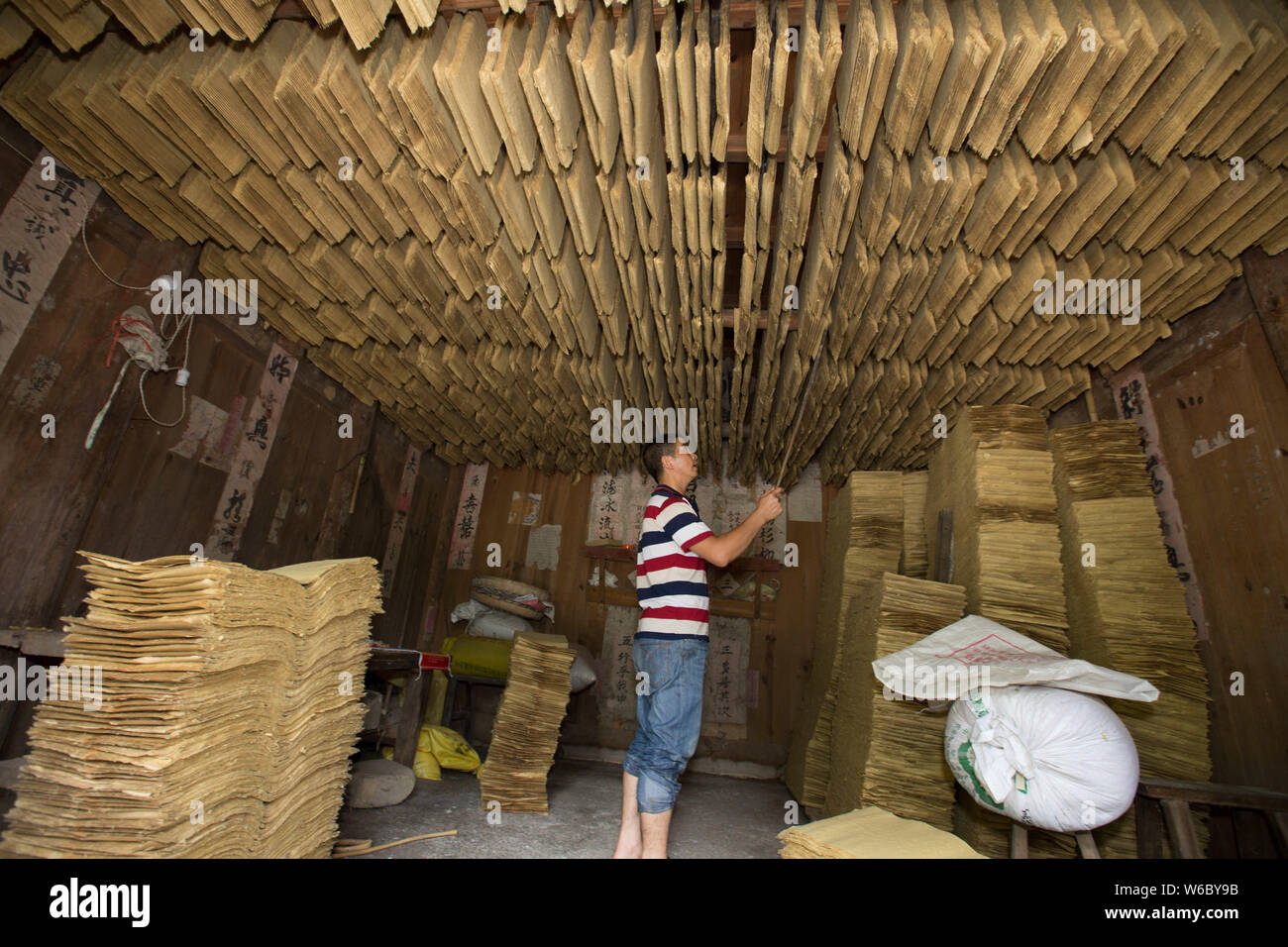 Chinese Paper Making Traditional High Resolution Stock Photography and ...