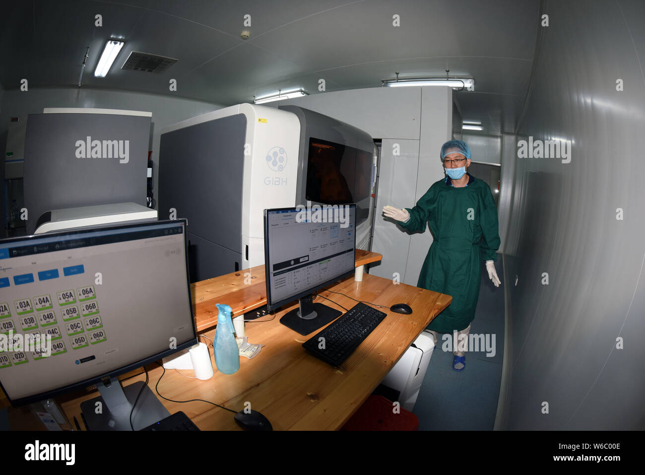 A scientist introduces the world's first medical instrument that can ...