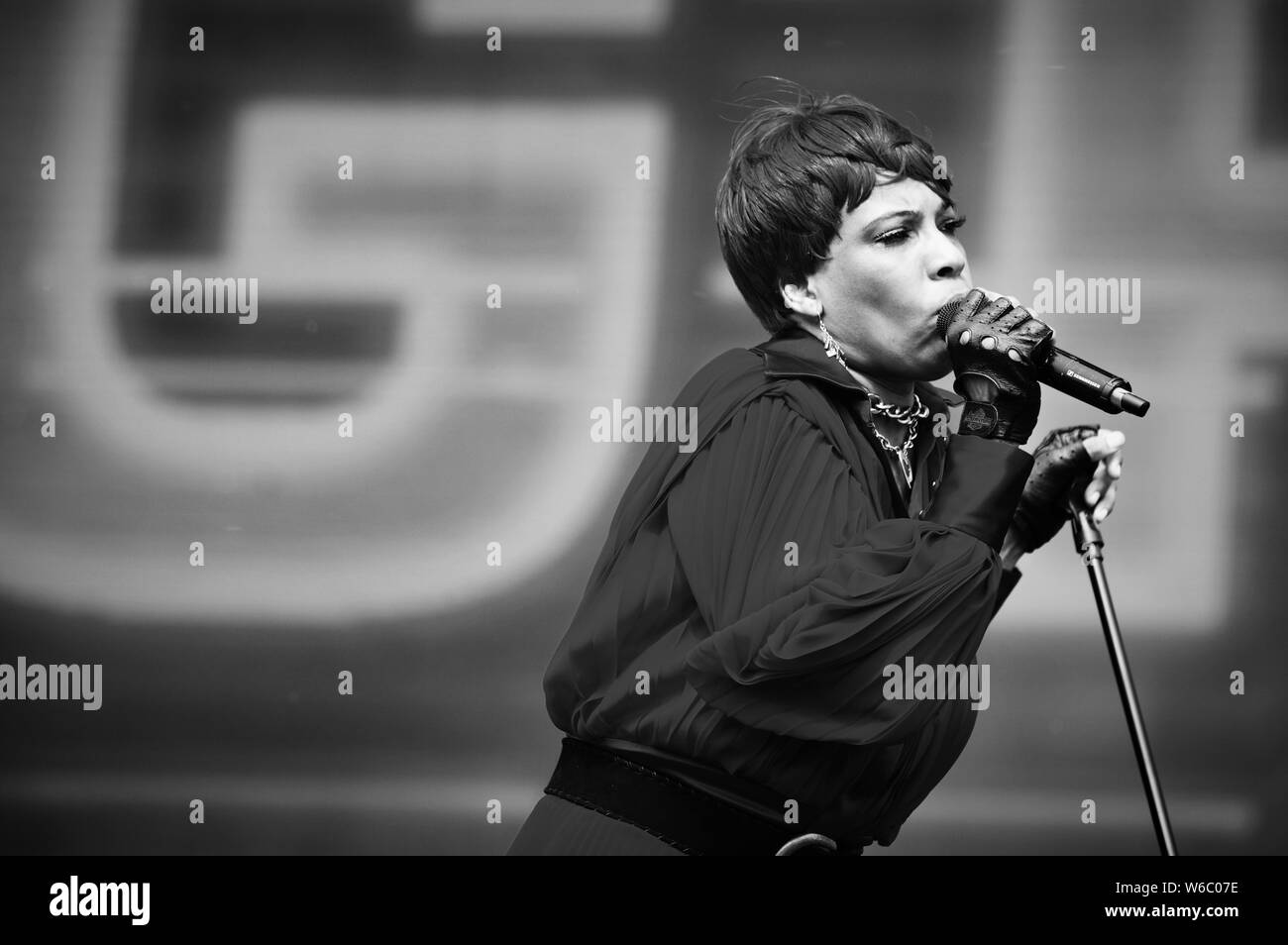 American R&B and soul singer-songwriter Macy Gray performs at the ...