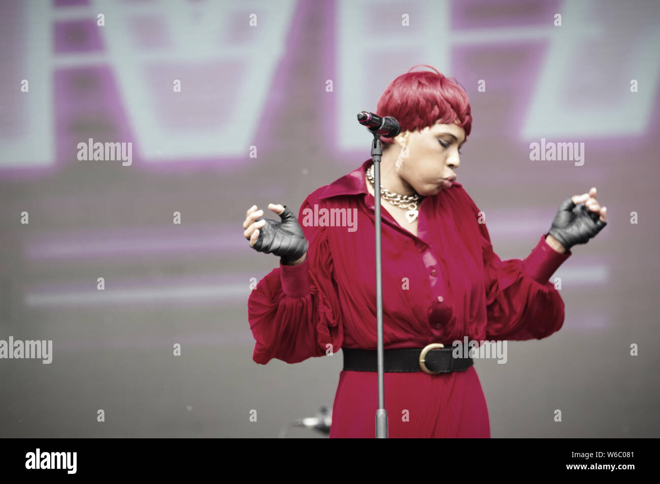 American R&B and soul singer-songwriter Macy Gray performs at the ...
