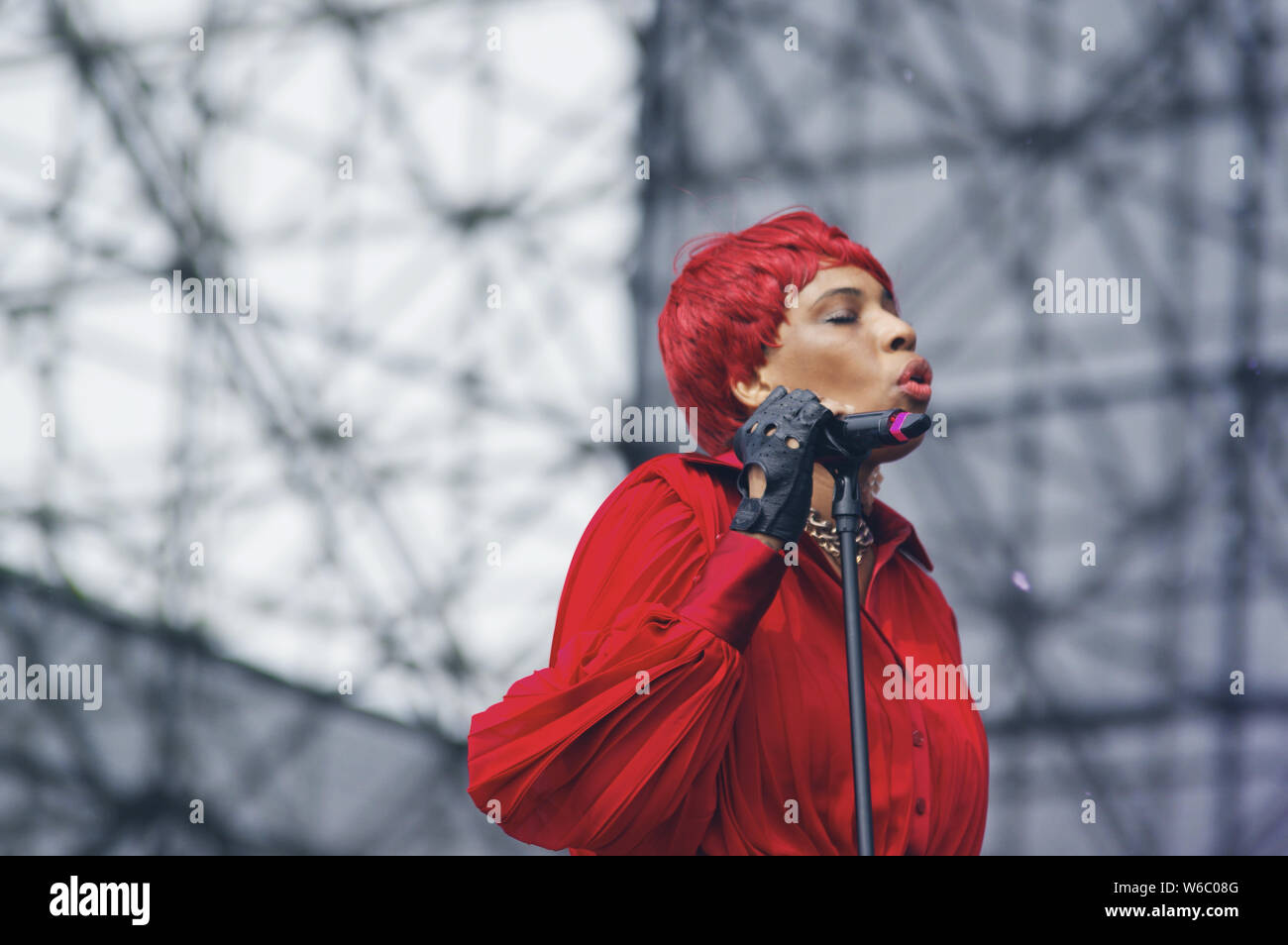 American R&B and soul singer-songwriter Macy Gray performs at the ...