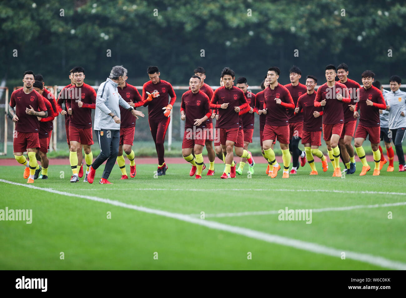 Players of Chinese national men's football team take part in a training ...