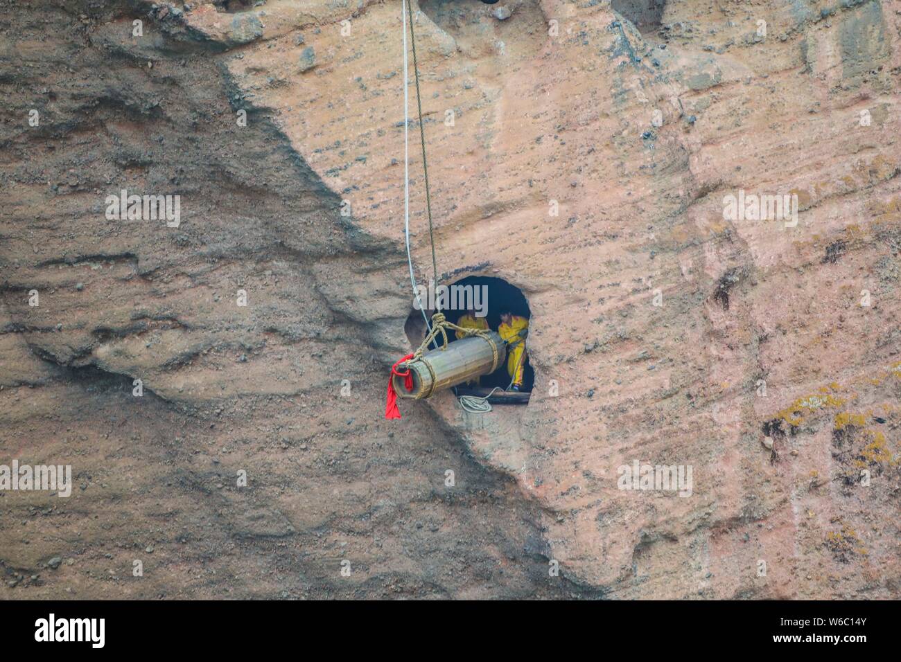 Dragon coffin hi-res stock photography and images - Alamy