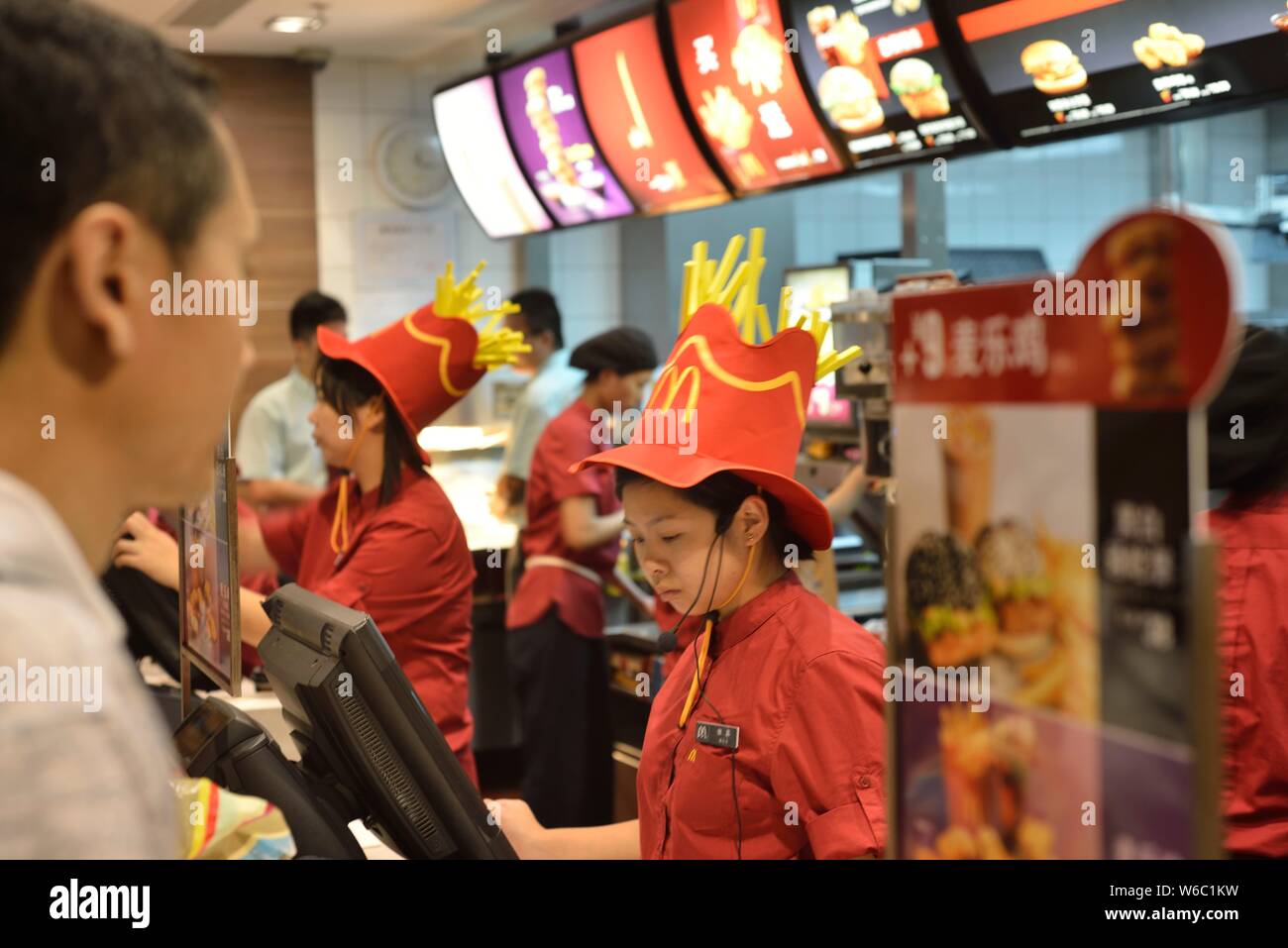 --FILE--Employees serve customers at a fastfood restaurant of McDonald ...