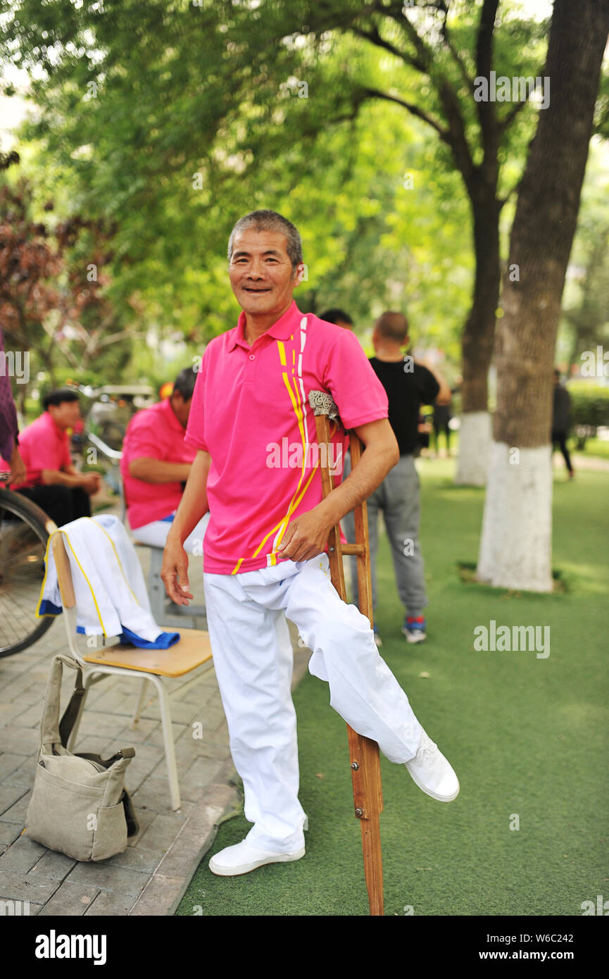 One legged man hi-res stock photography and images - Alamy