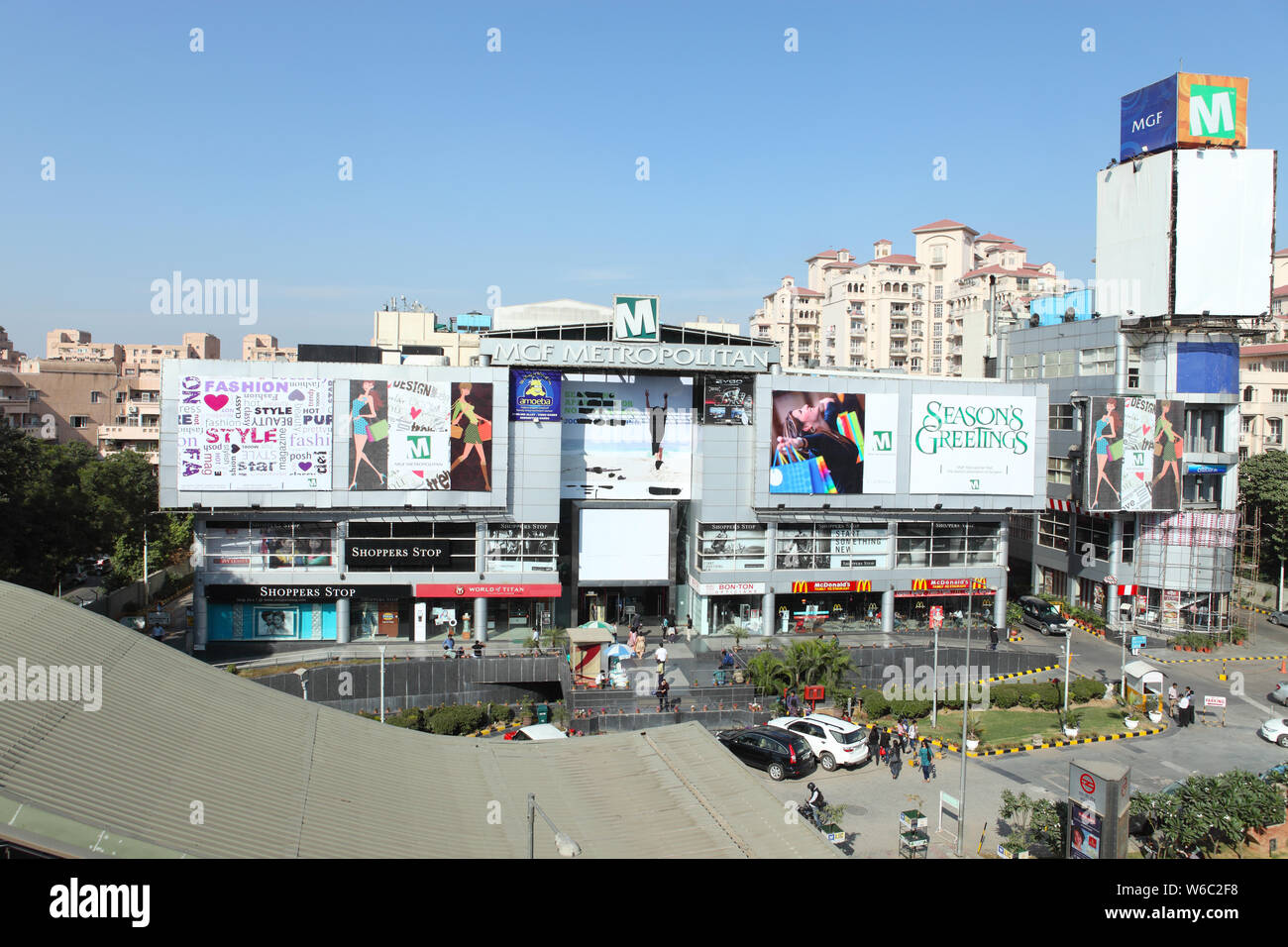 Horizontal billboard at shopping mall hi-res stock photography and ...