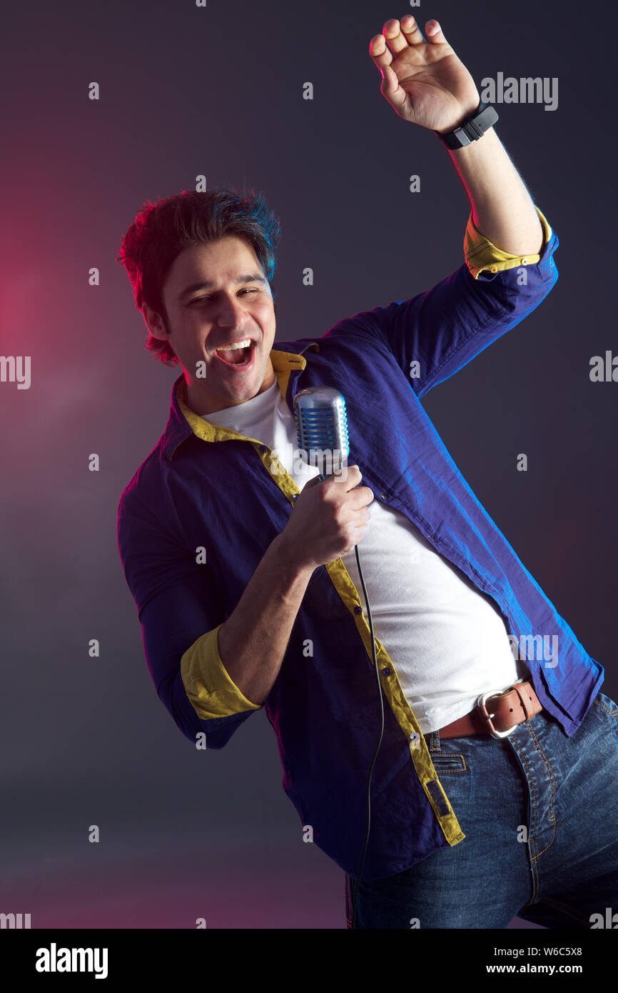 Man singing into microphone Stock Photo - Alamy