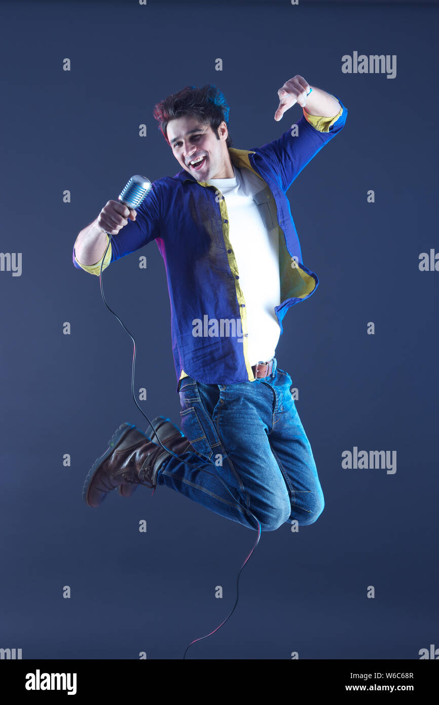Singer jumping hi-res stock photography and images - Alamy