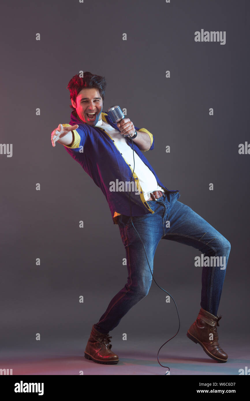 Man singing into microphone Stock Photo - Alamy