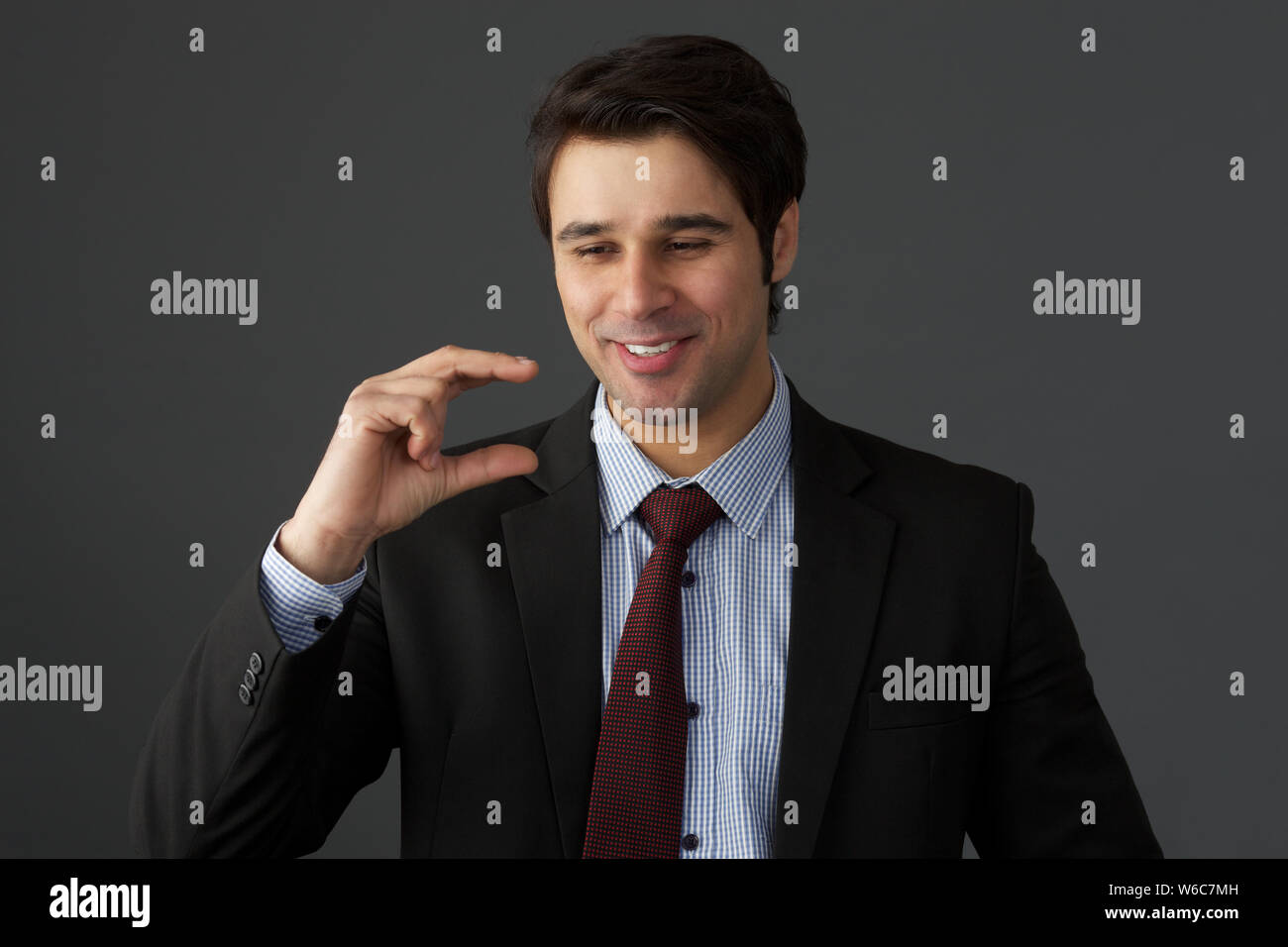 Finger sizing hi-res stock photography and images - Alamy