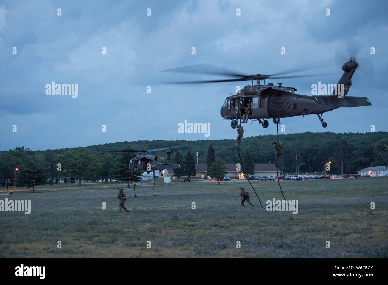 Members of HHC 2nd Battalion, 135th Aviation Regiment, Colorado ...