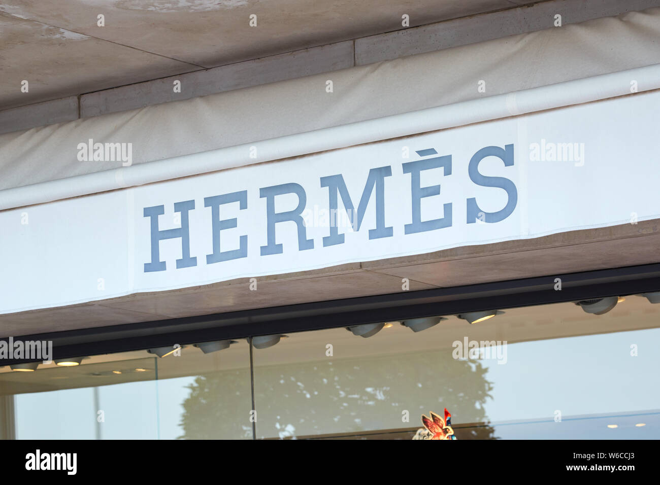 Hermes fashion sign hi-res stock photography and images - Alamy