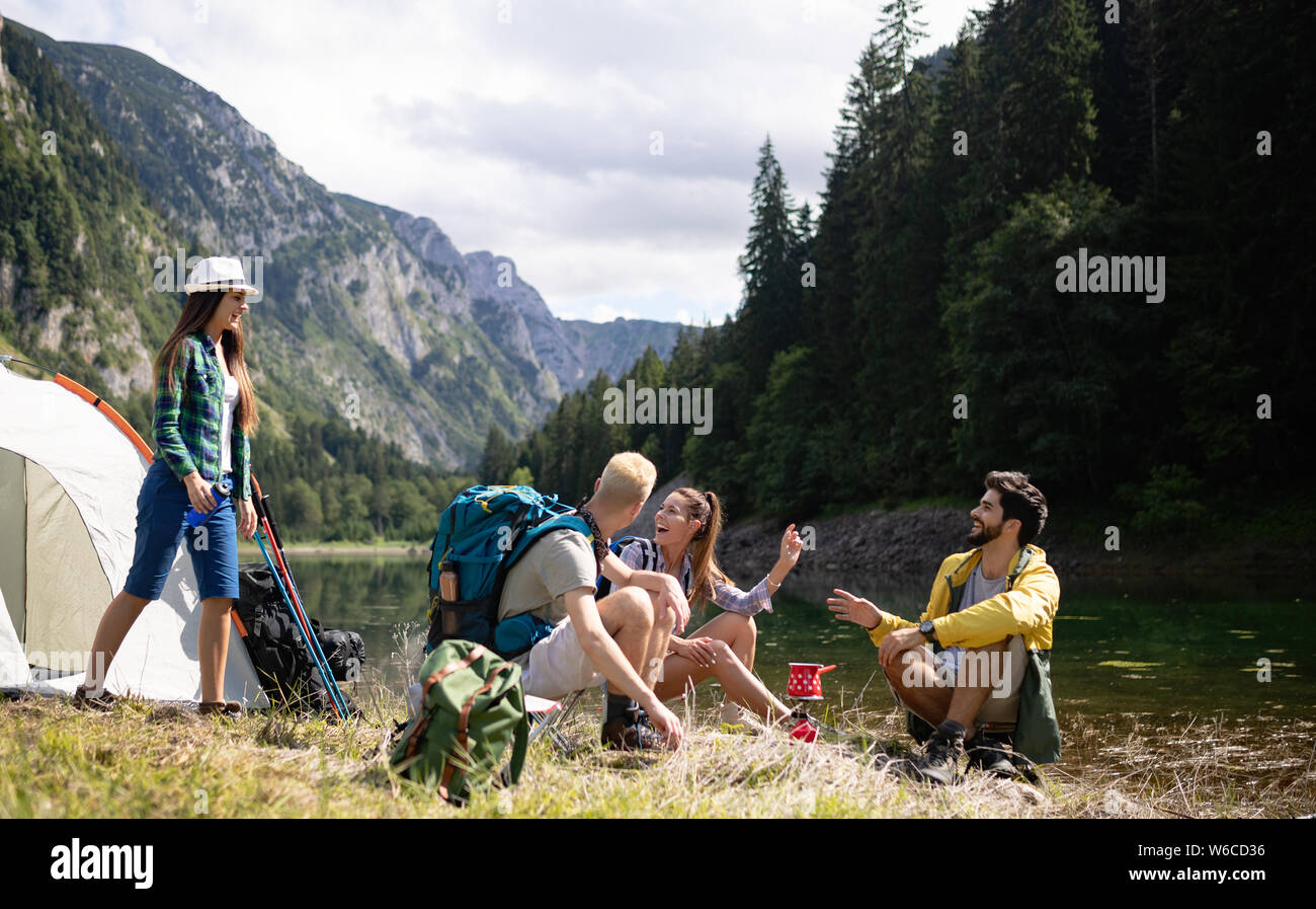 Smiling young people hi-res stock photography and images - Alamy