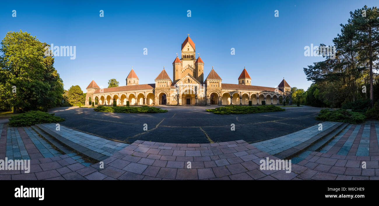 Cemetery chapel building hi-res stock photography and images - Alamy