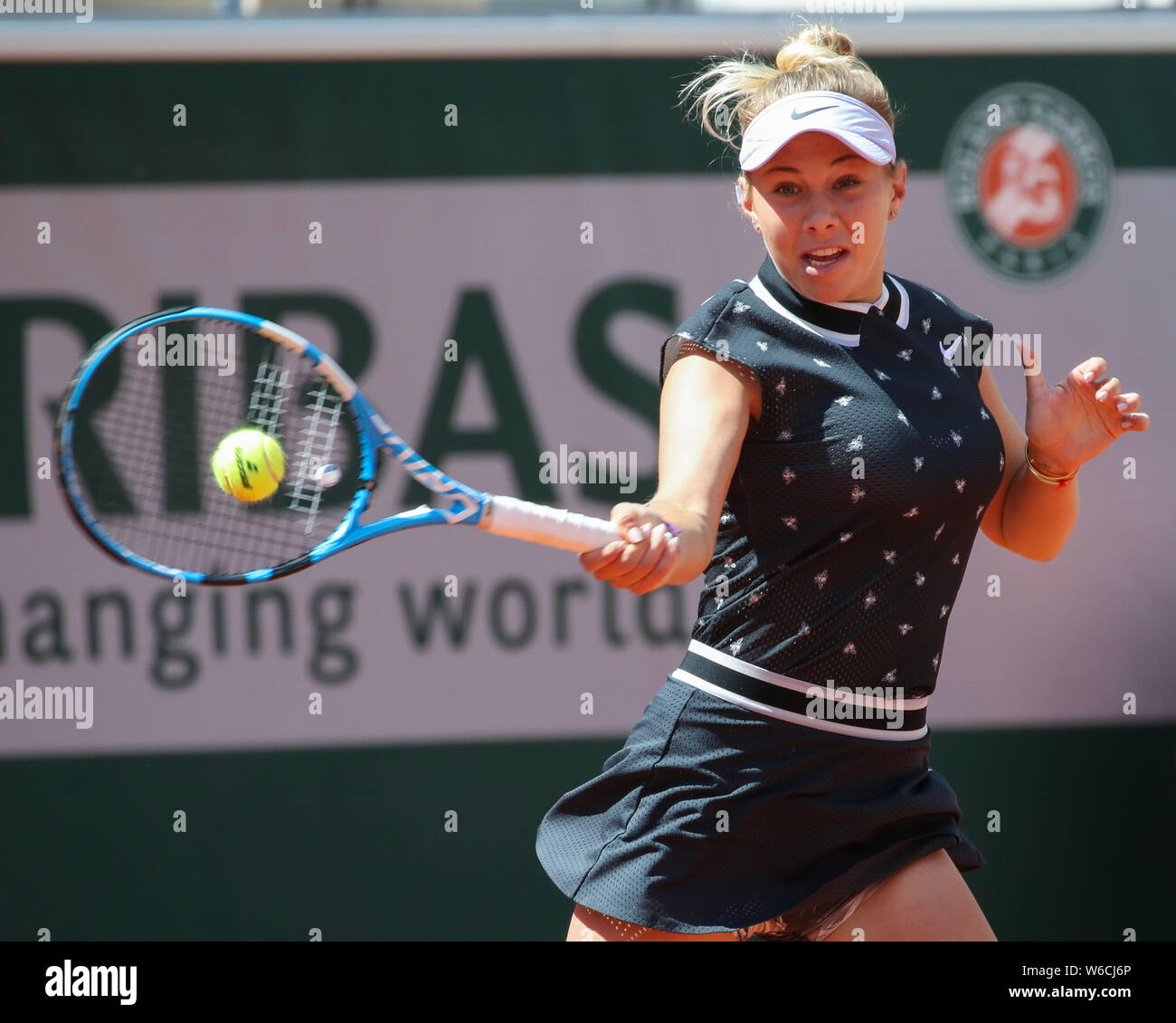 Amanda anisimova hi-res stock photography and images - Alamy