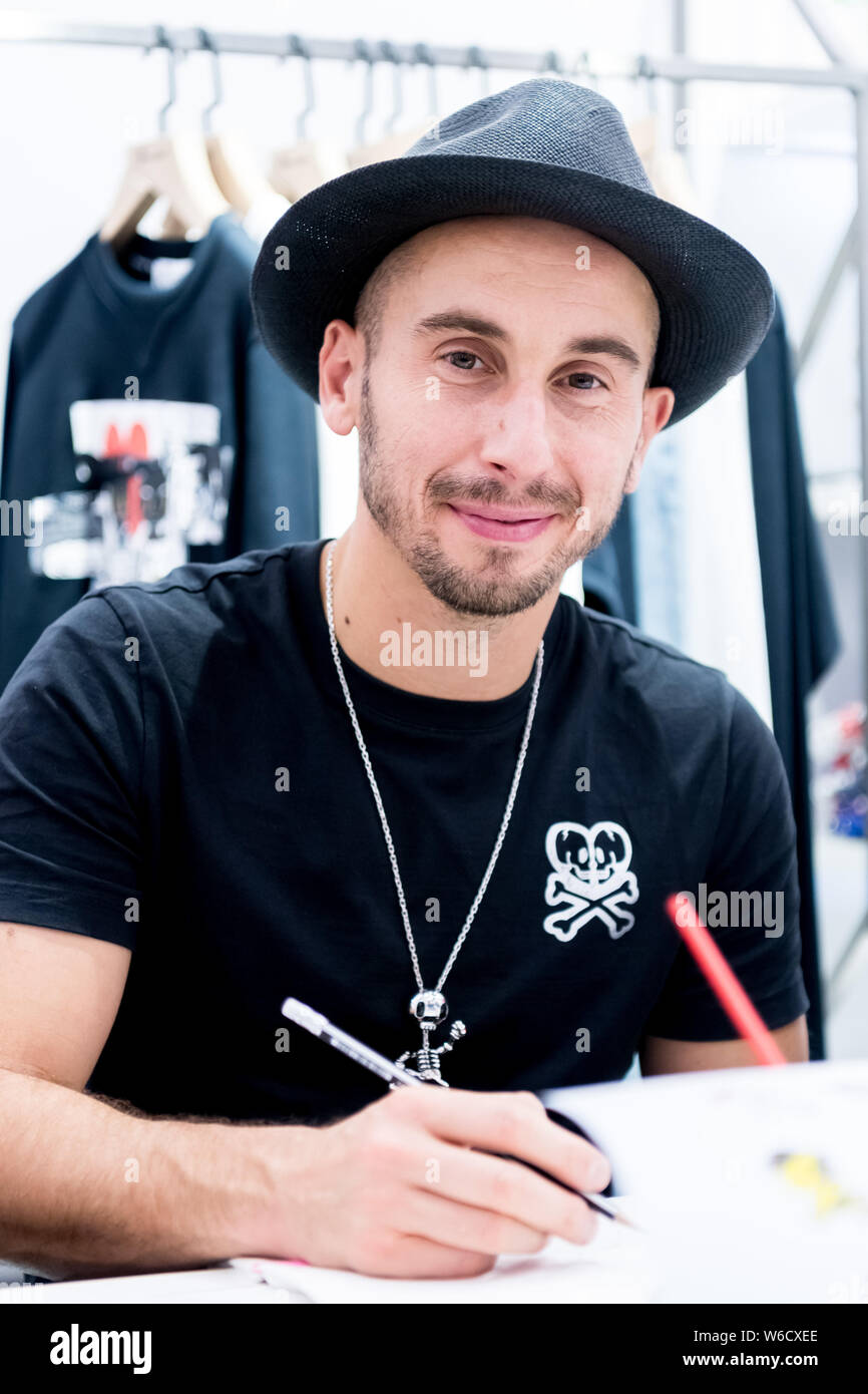 Simone legno hi-res stock photography and images - Alamy