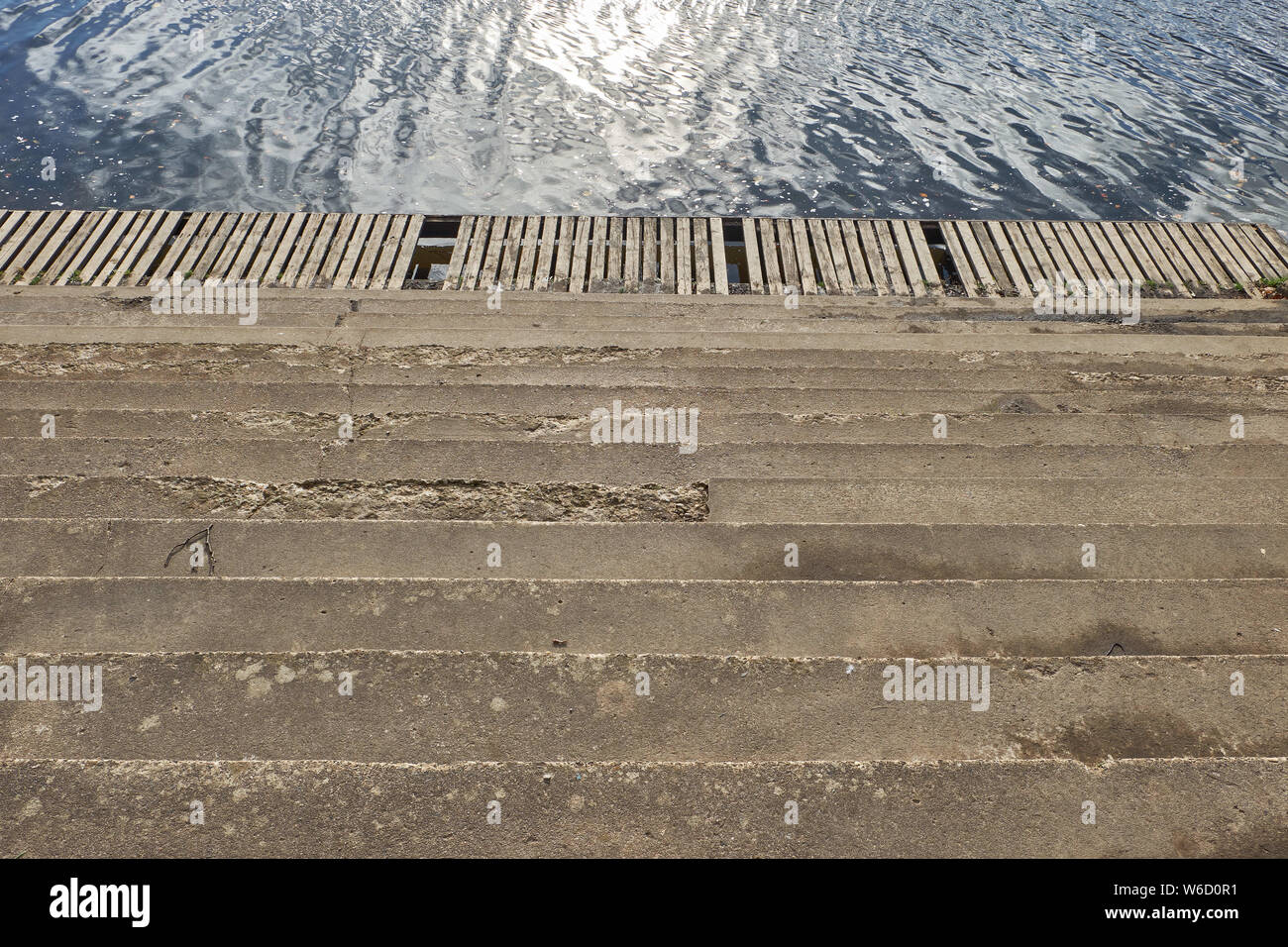 Riverbank steps hi-res stock photography and images - Alamy