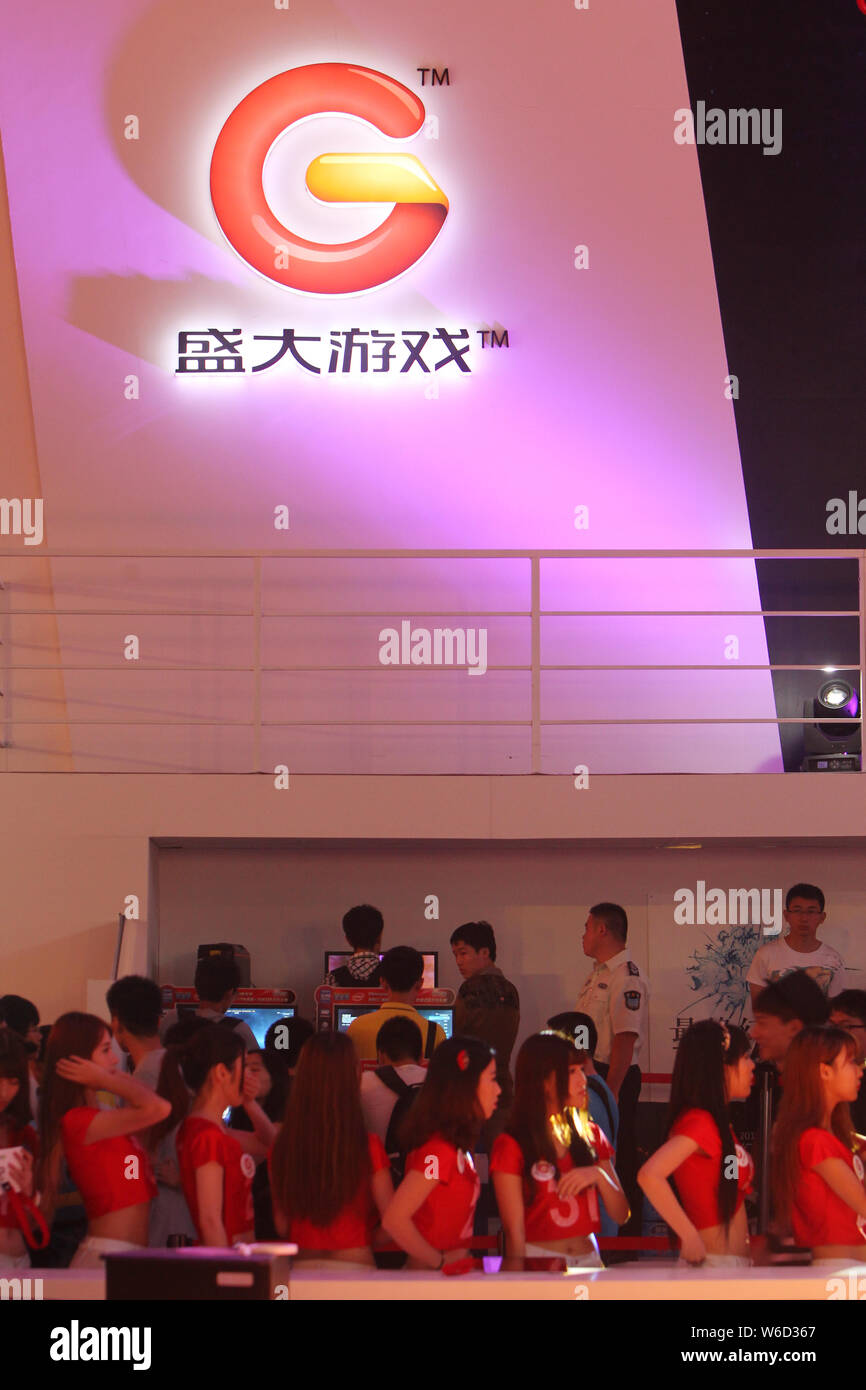 --FILE--Showgirls prepare to perform at the stand of Shanda Games ...