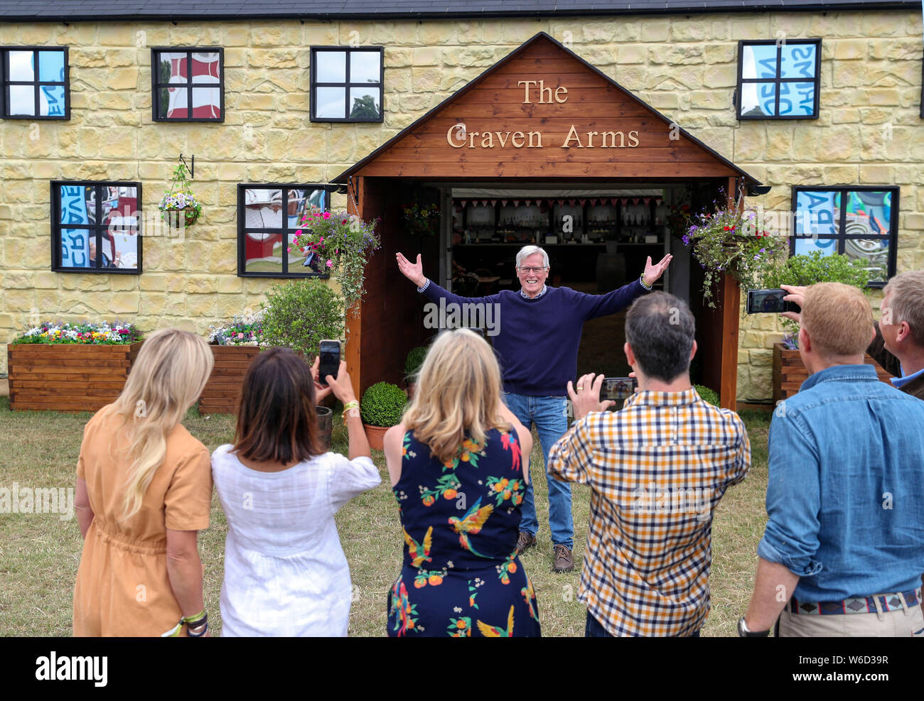 Countryfile presenters hi-res stock photography and images - Alamy