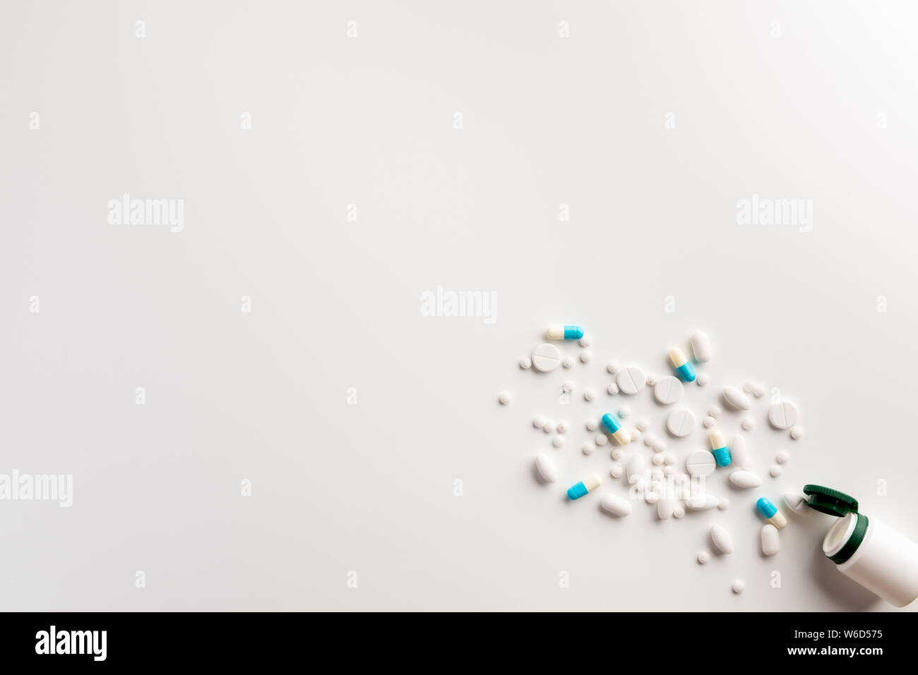 Flat lay capsule medicine package hi-res stock photography and images ...