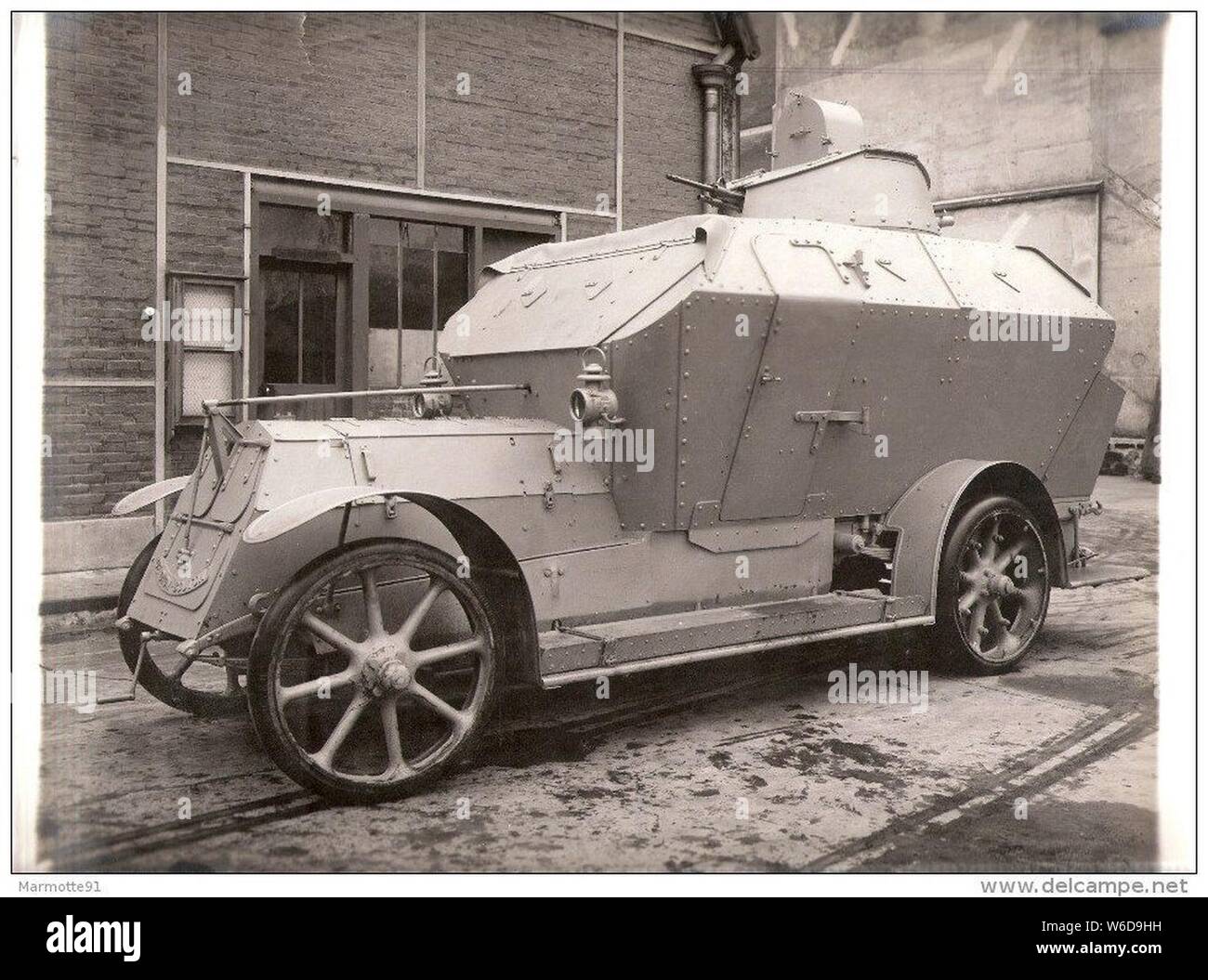 De Dion Bouton armoured car mod 1916 Stock Photo - Alamy