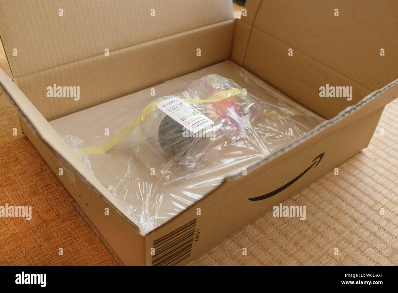 Large packaging for small item hi-res stock photography and images - Alamy