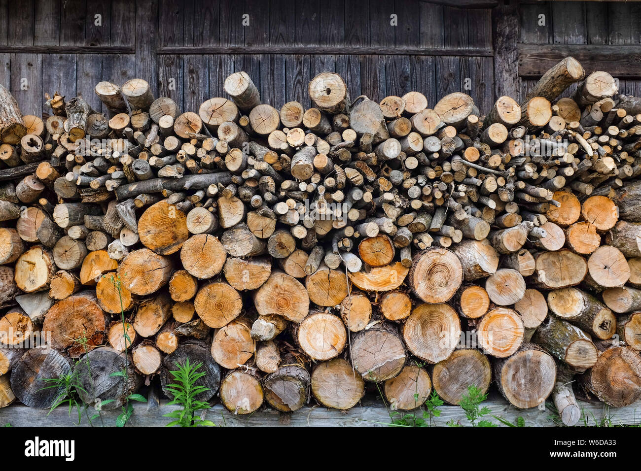A pile of wooden logs Stock Photo - Alamy