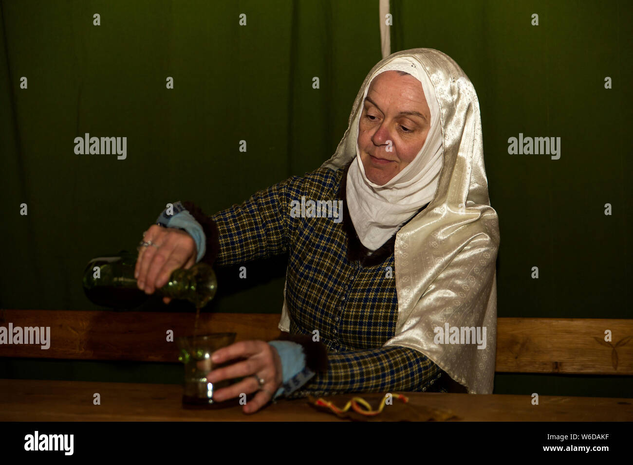 Medieval women in tavern hi-res stock photography and images - Alamy