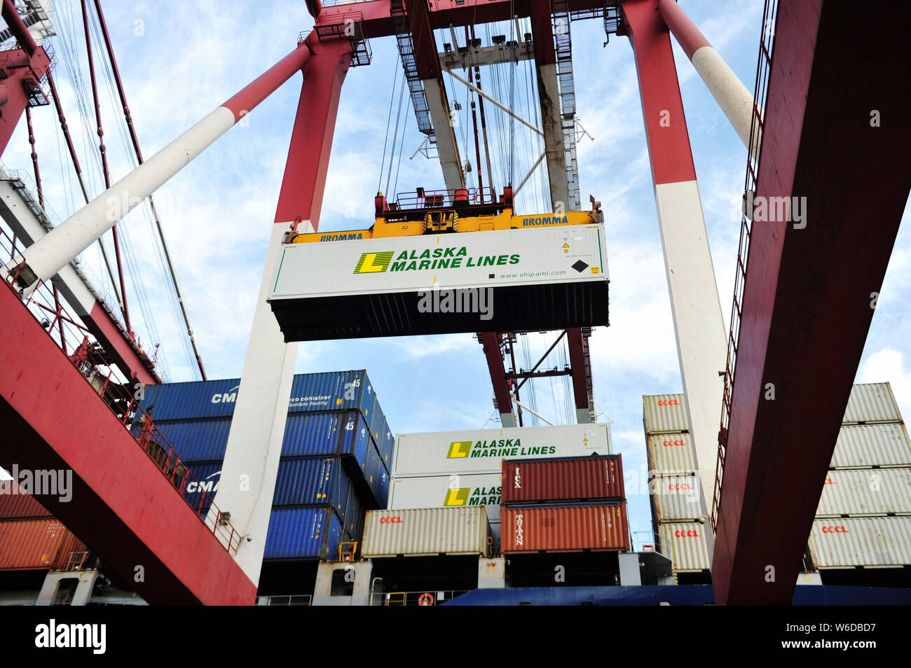 Crane vehicle lifts container hi-res stock photography and images - Alamy