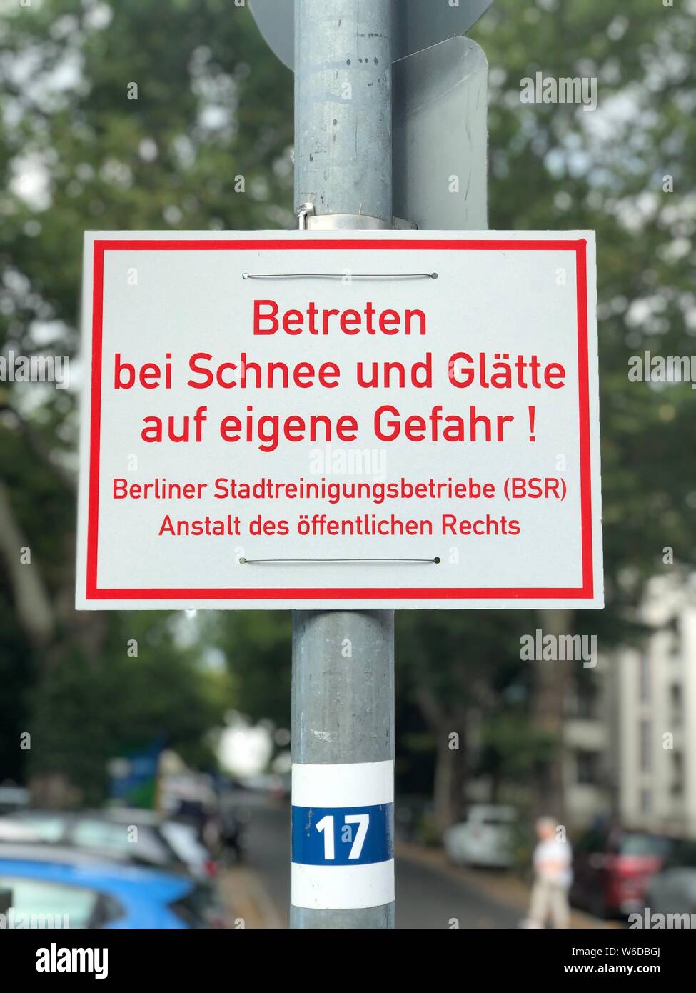 Risk of ice warning sign hi-res stock photography and images - Alamy