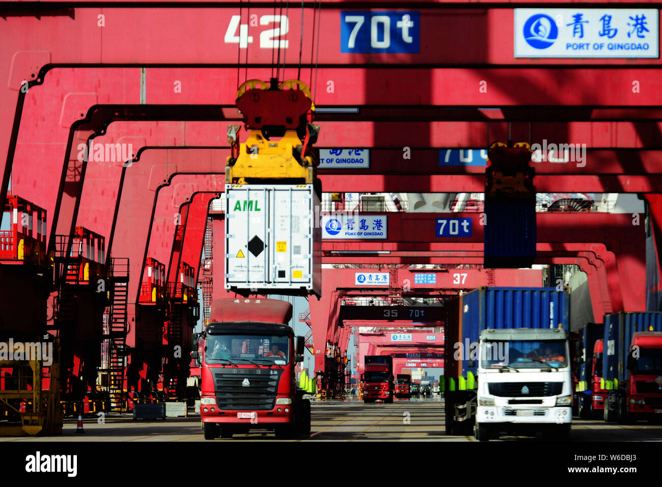 Crane vehicle lifts container hi-res stock photography and images - Alamy