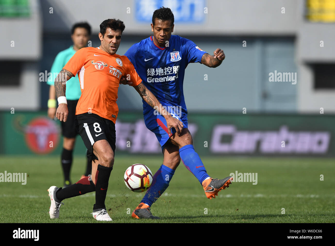 Colombian football player Fredy Guarin, right, of Shanghai Greenland ...
