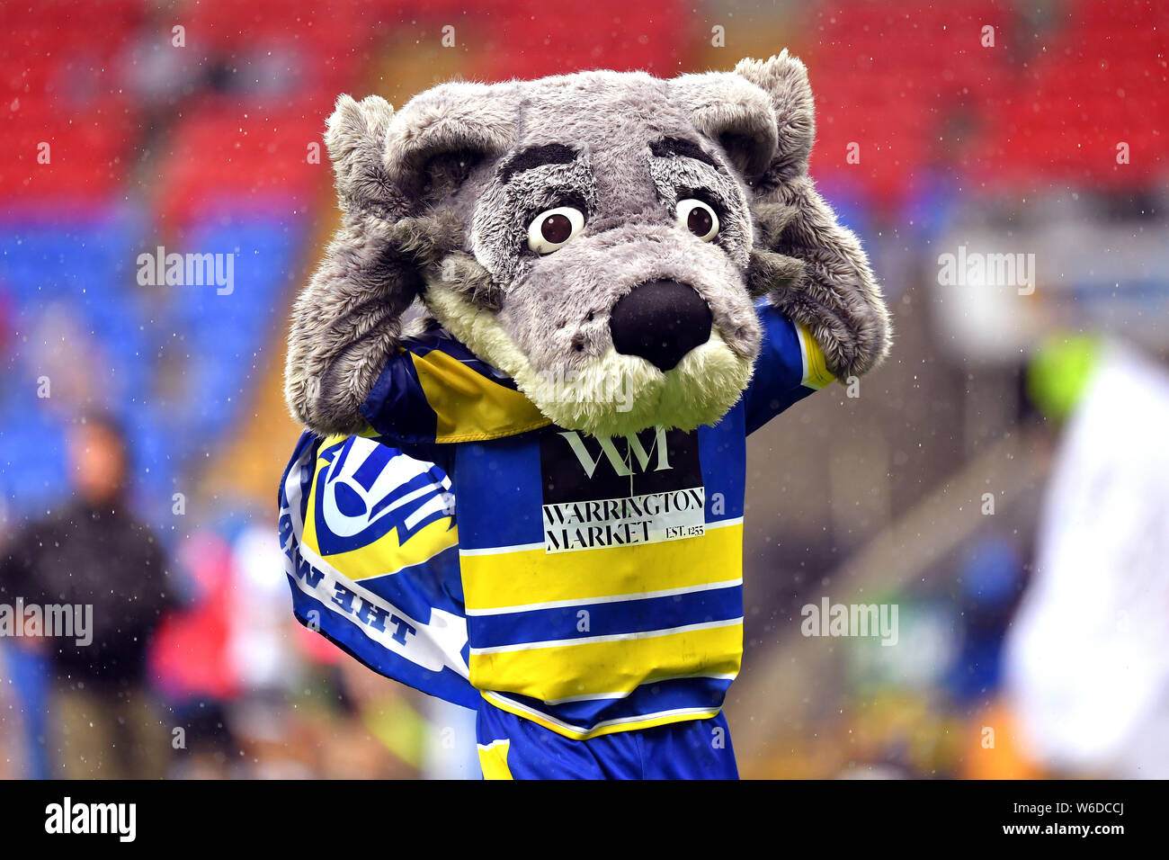 Wolves mascot hi-res stock photography and images - Alamy