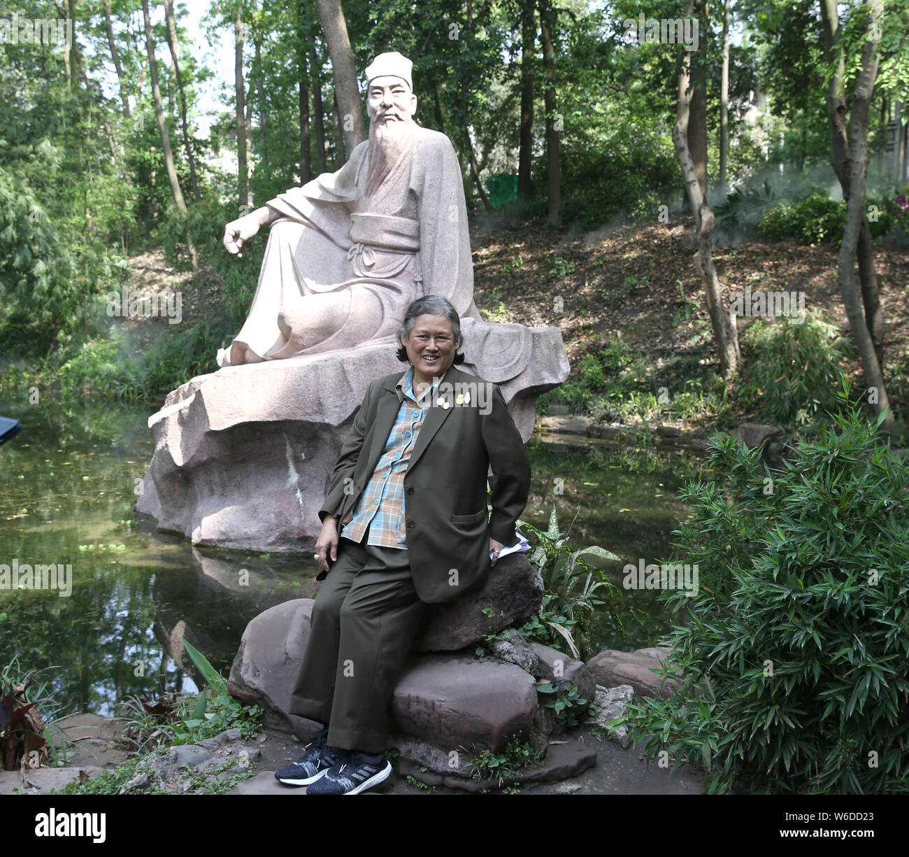 Thai Princess Maha Chakri Sirindhorn visits the San Su Temple in ...