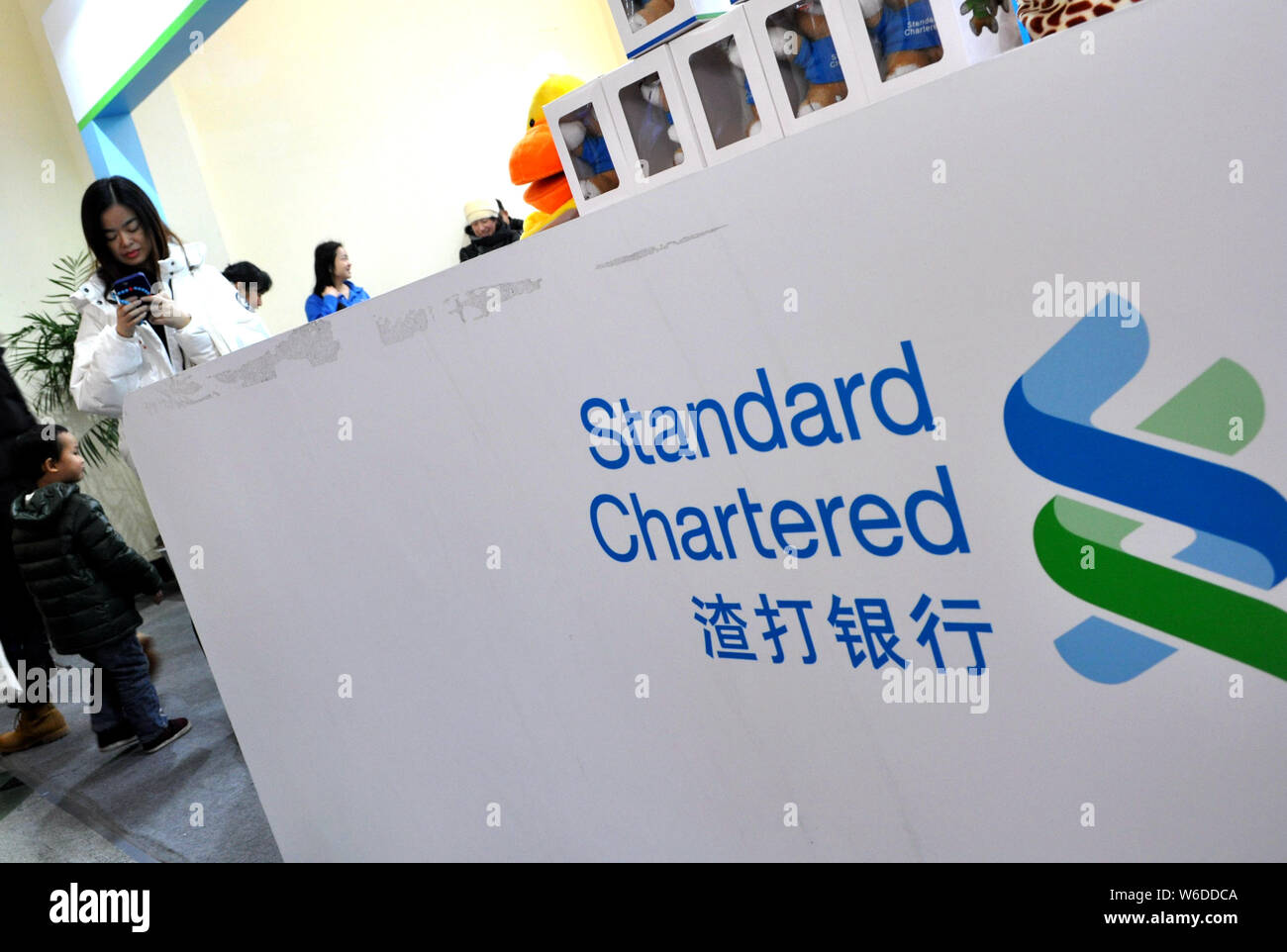 Standard chartered london hi-res stock photography and images - Alamy
