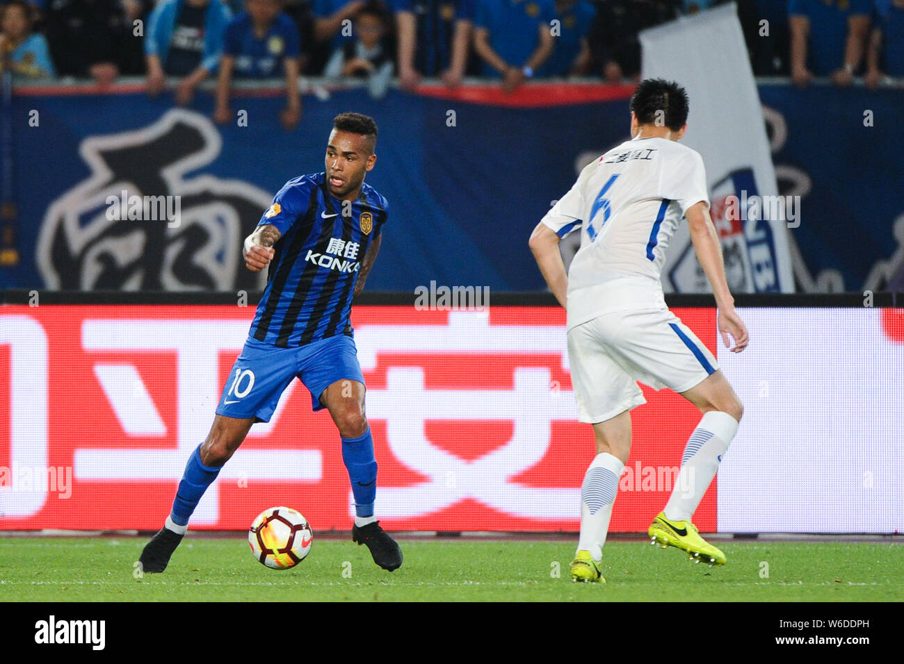 Brazilian football player Alex Teixeira of Jiangsu Suning, left ...