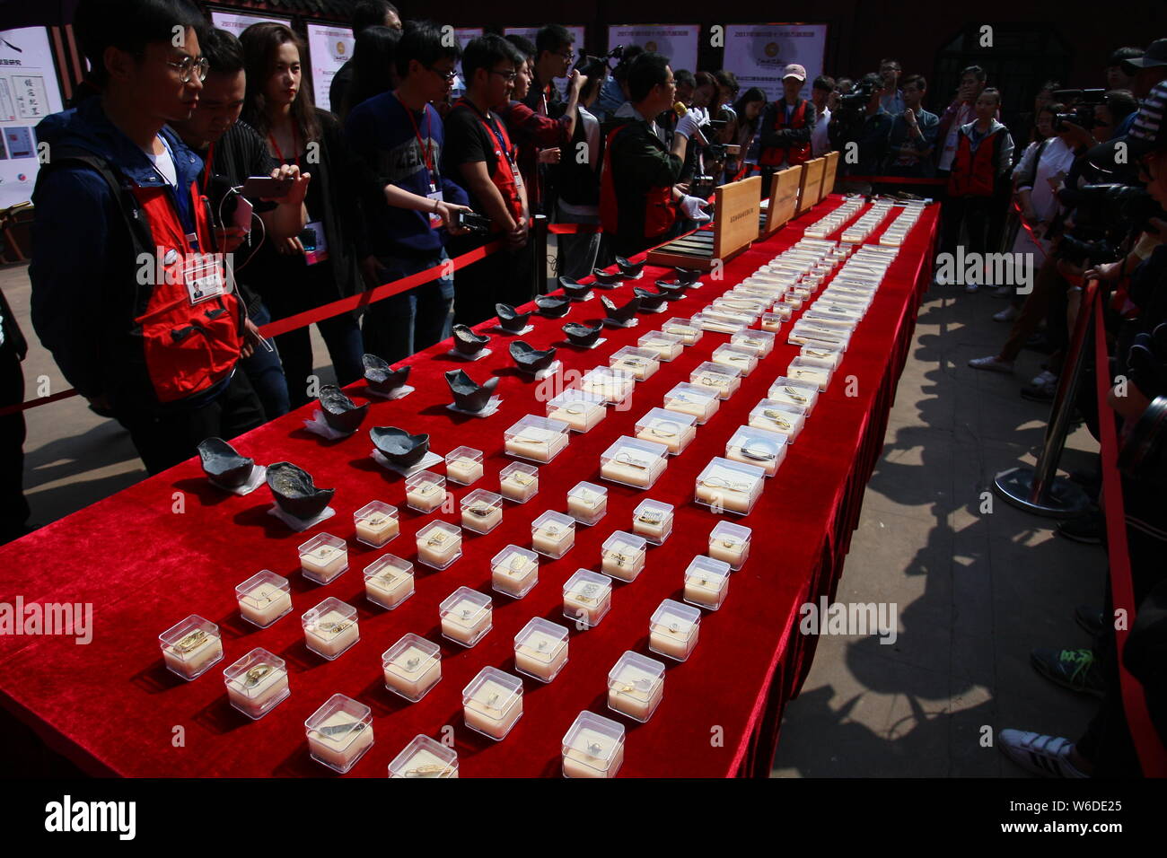 Relics unearthed from the sunken boats owned by peasant leader Zhang ...