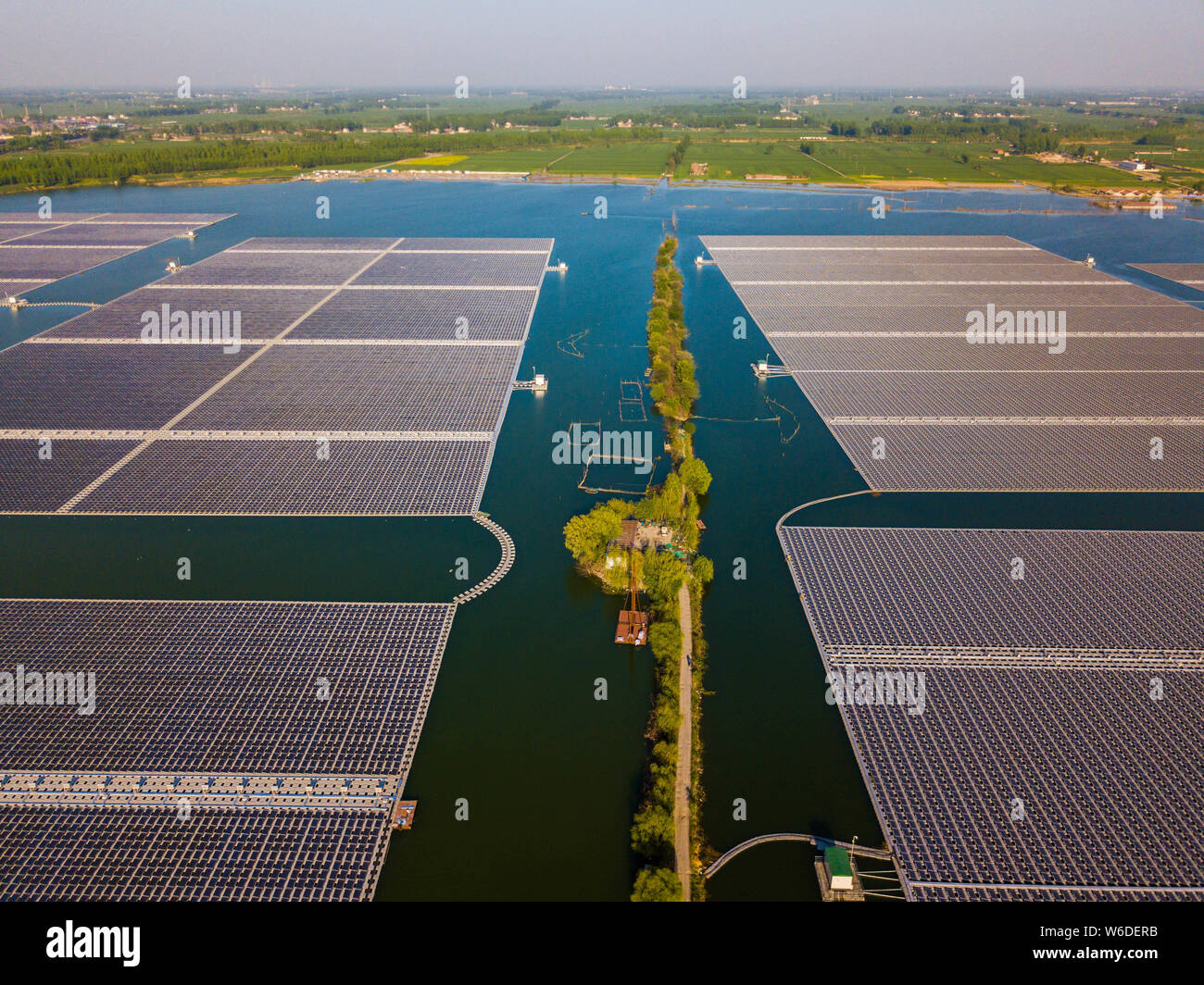 China floating solar farm hi-res stock photography and images - Alamy