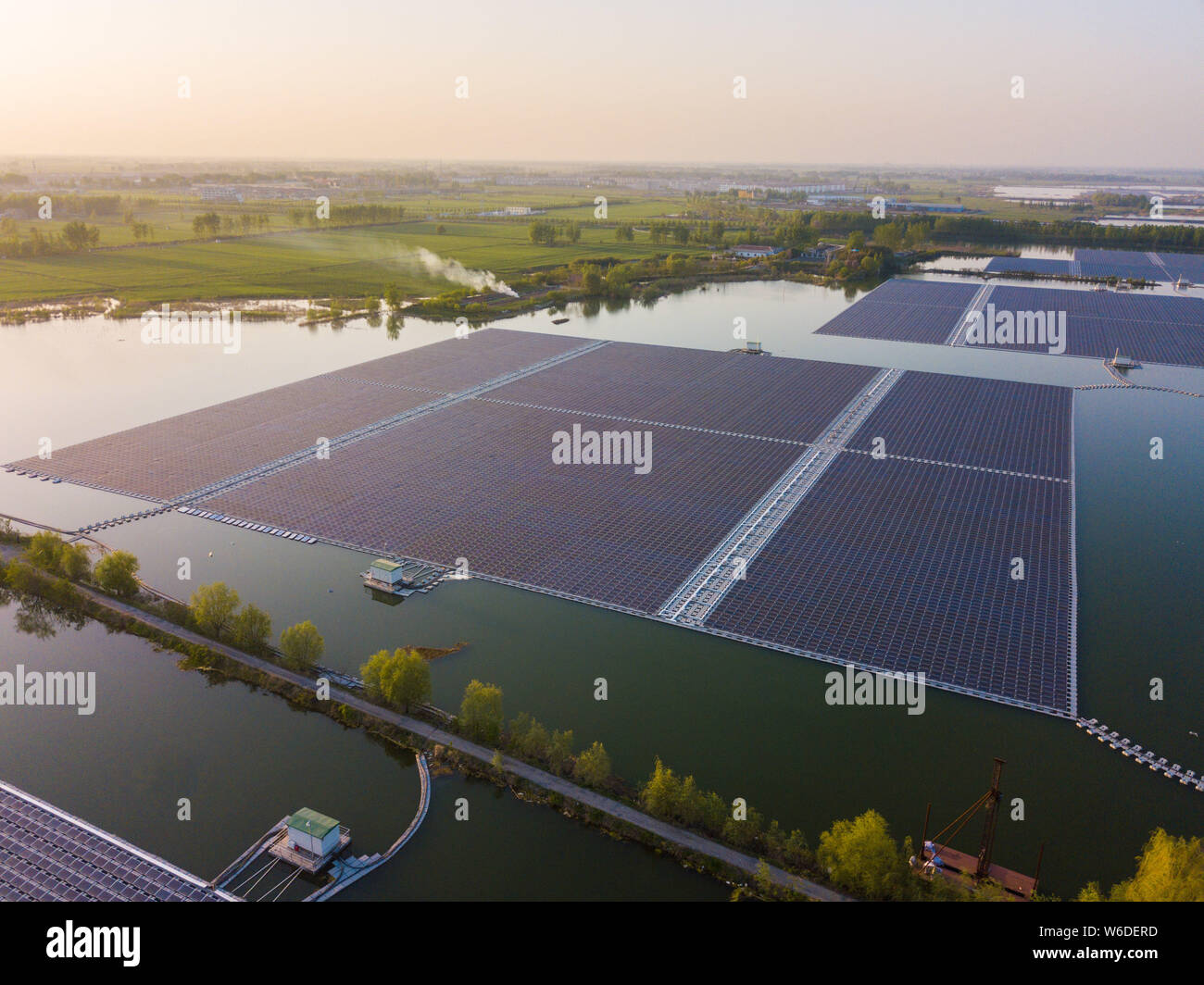 China floating solar farm hi-res stock photography and images - Alamy