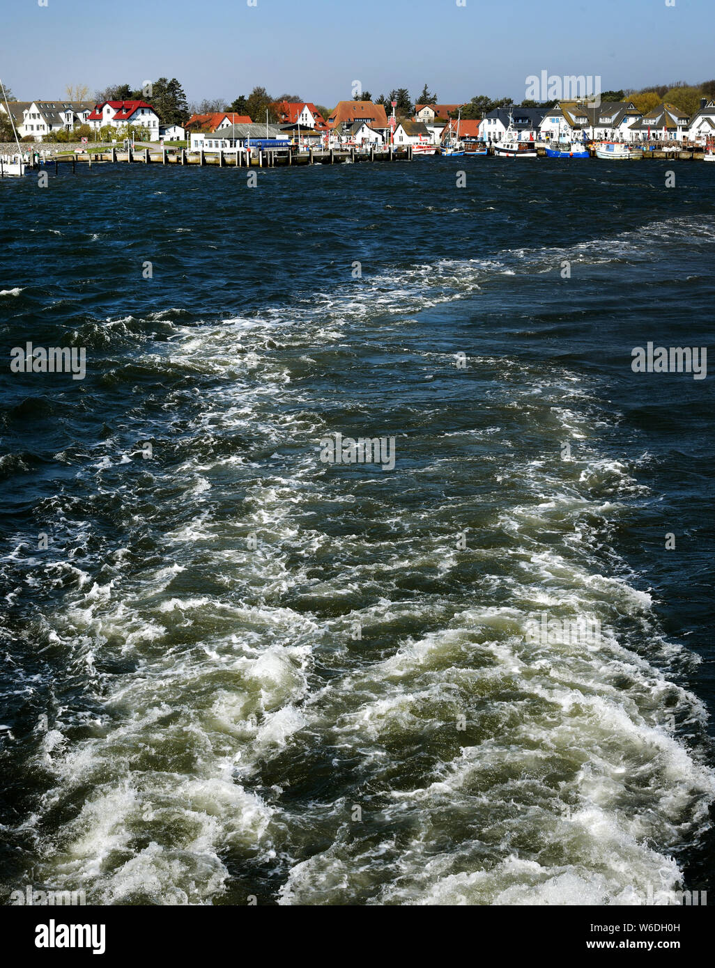 Ferry makes big waves hi-res stock photography and images - Alamy