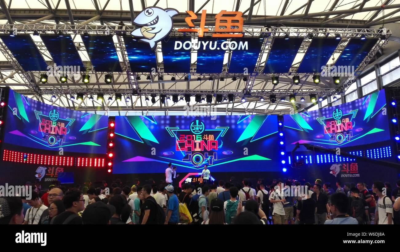 --FILE--People visit the stand of Chinese game video streaming platform ...