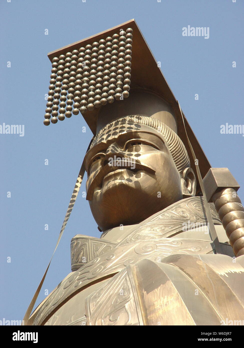 --FILE--The 6-ton statue of China's first emperor Qin Shi Huang of Qin ...