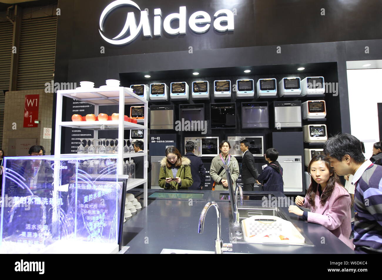 Midea china hi-res stock photography and images - Alamy